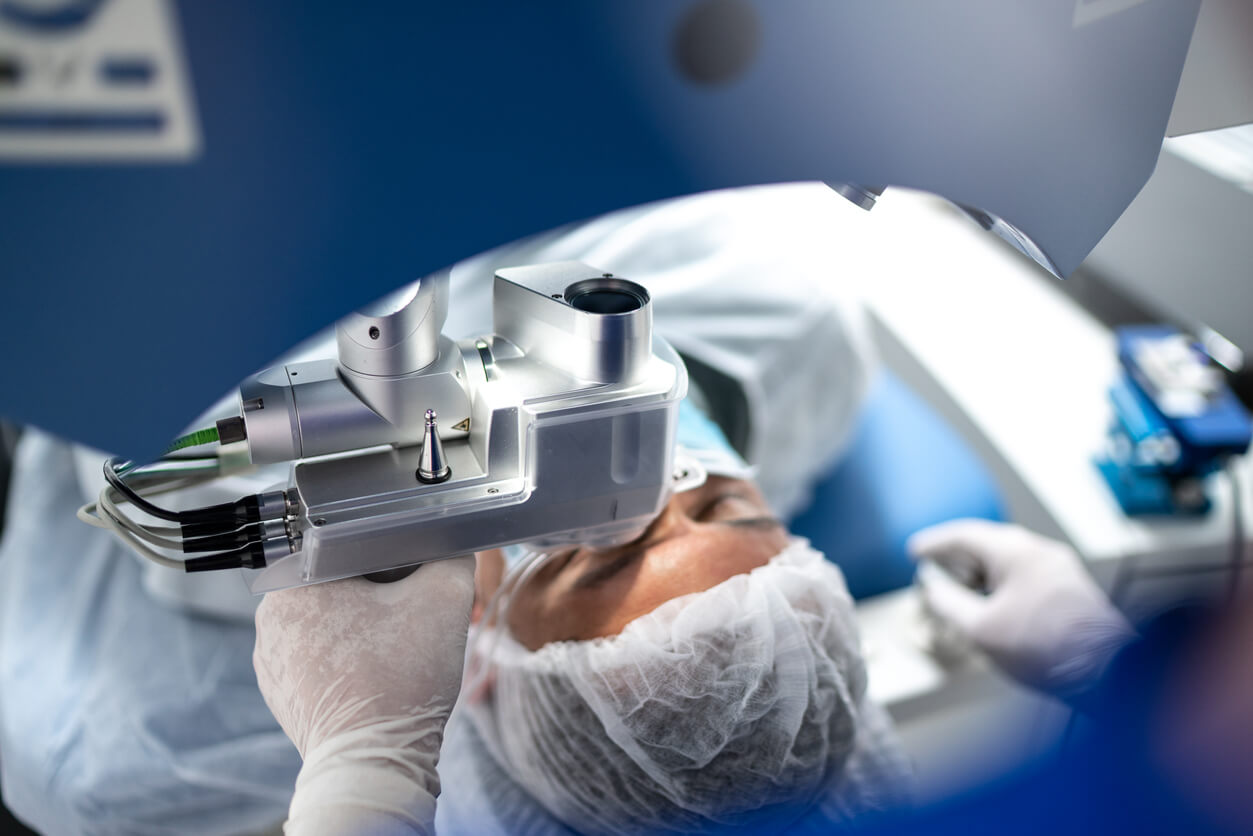 Types of Eye Glass Removal Procedures - The Laser Center of Coral Gables
